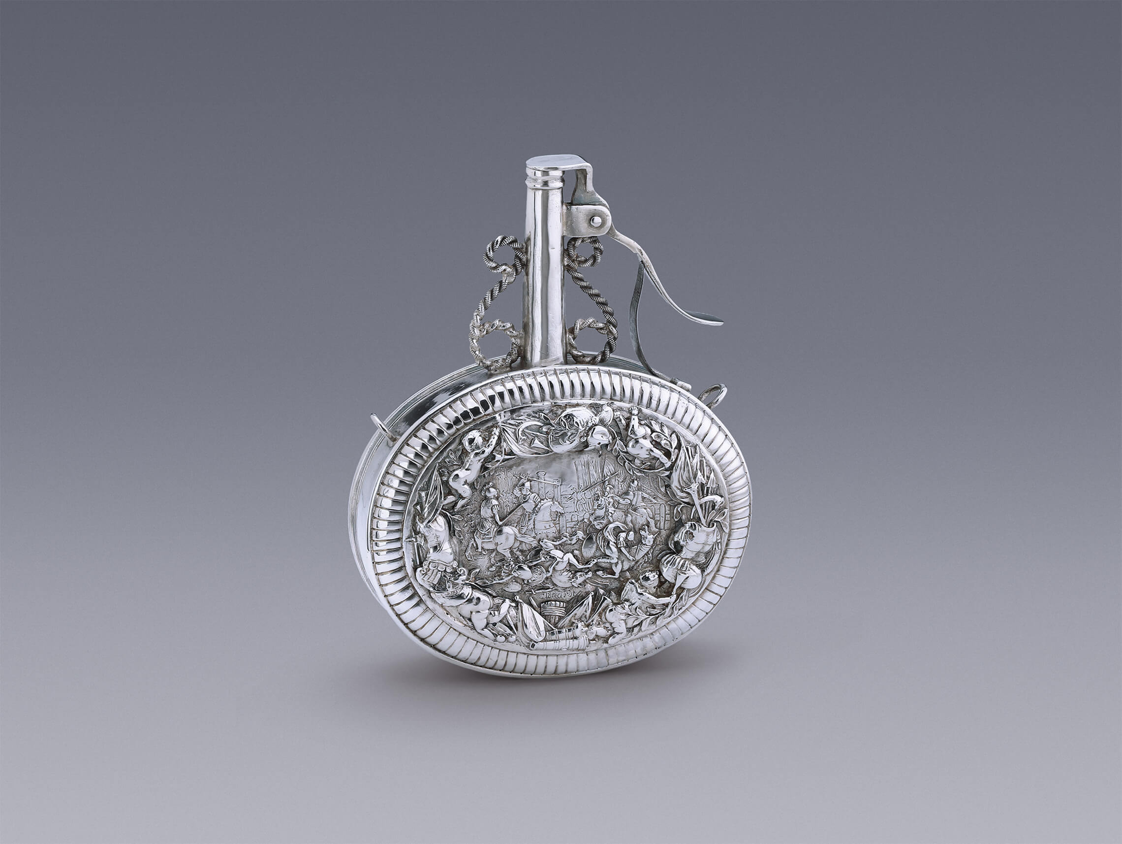 The Claes Baardt Silver Powder flask - A. Aardewerk